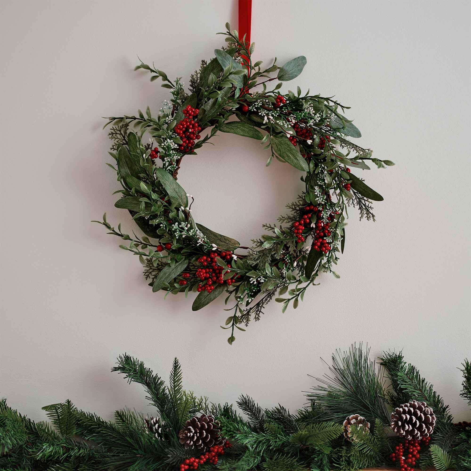 Christmas Rustic Red Berry Door Wreath | Discount Party Supplies ...
